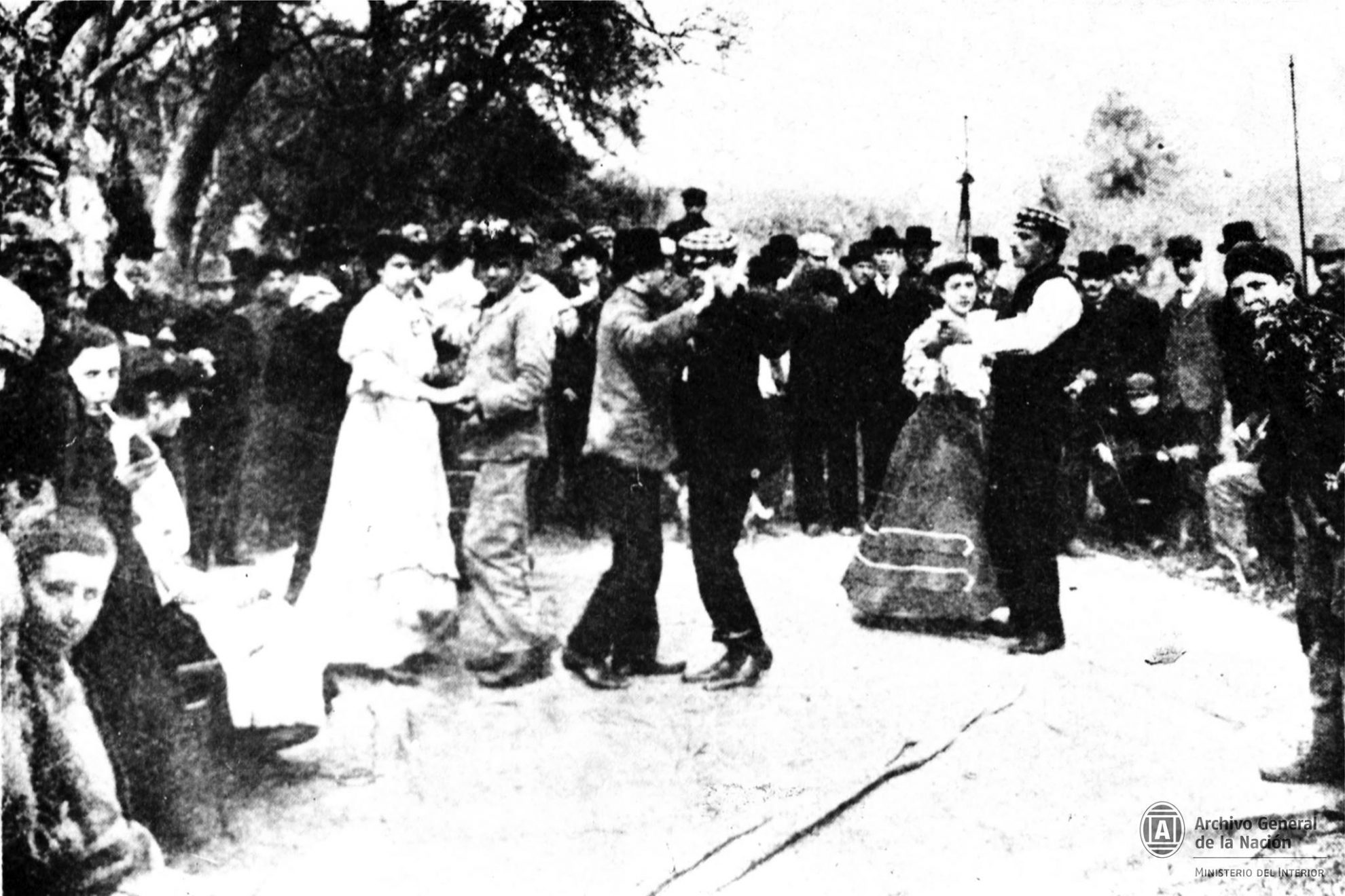 Buenos Aires. “Bailando tango en Palermo Archivo General de Nación 1890 ...
